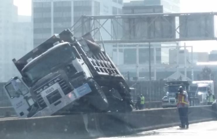Dump truck crash, diesel spill snarls I-10 traffic | wwltv.com