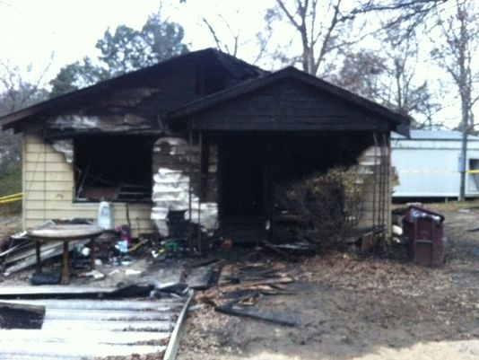 Mom charged after children die in fire while she has hair done | wwltv.com