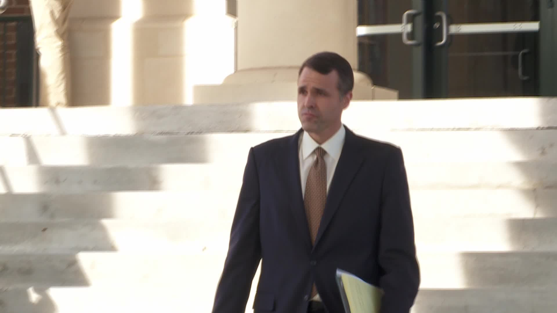 Former Walter Reed investigator indicted | wwltv.com