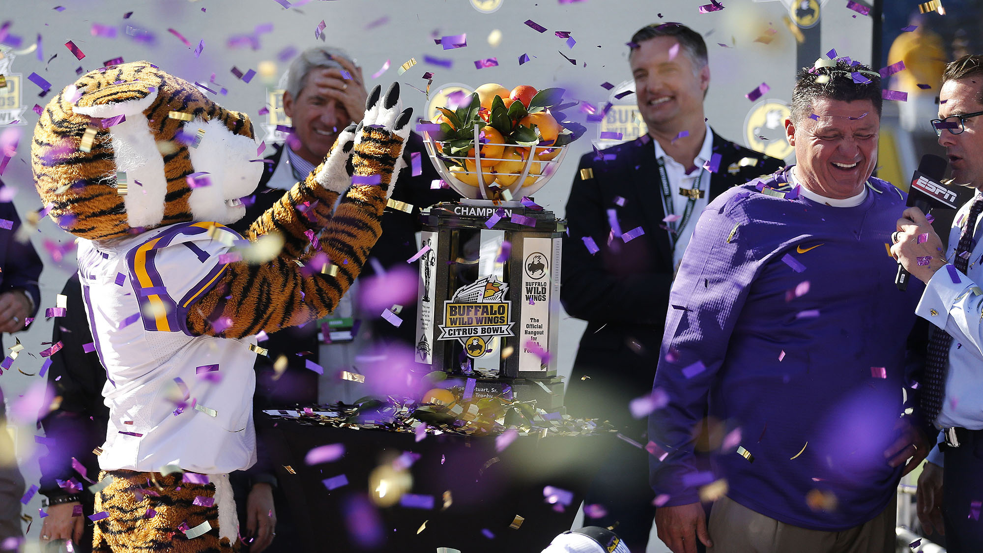 LSU dominates Louisville, sacks Jackson in 29-9 Citrus Bowl win | wwltv.com