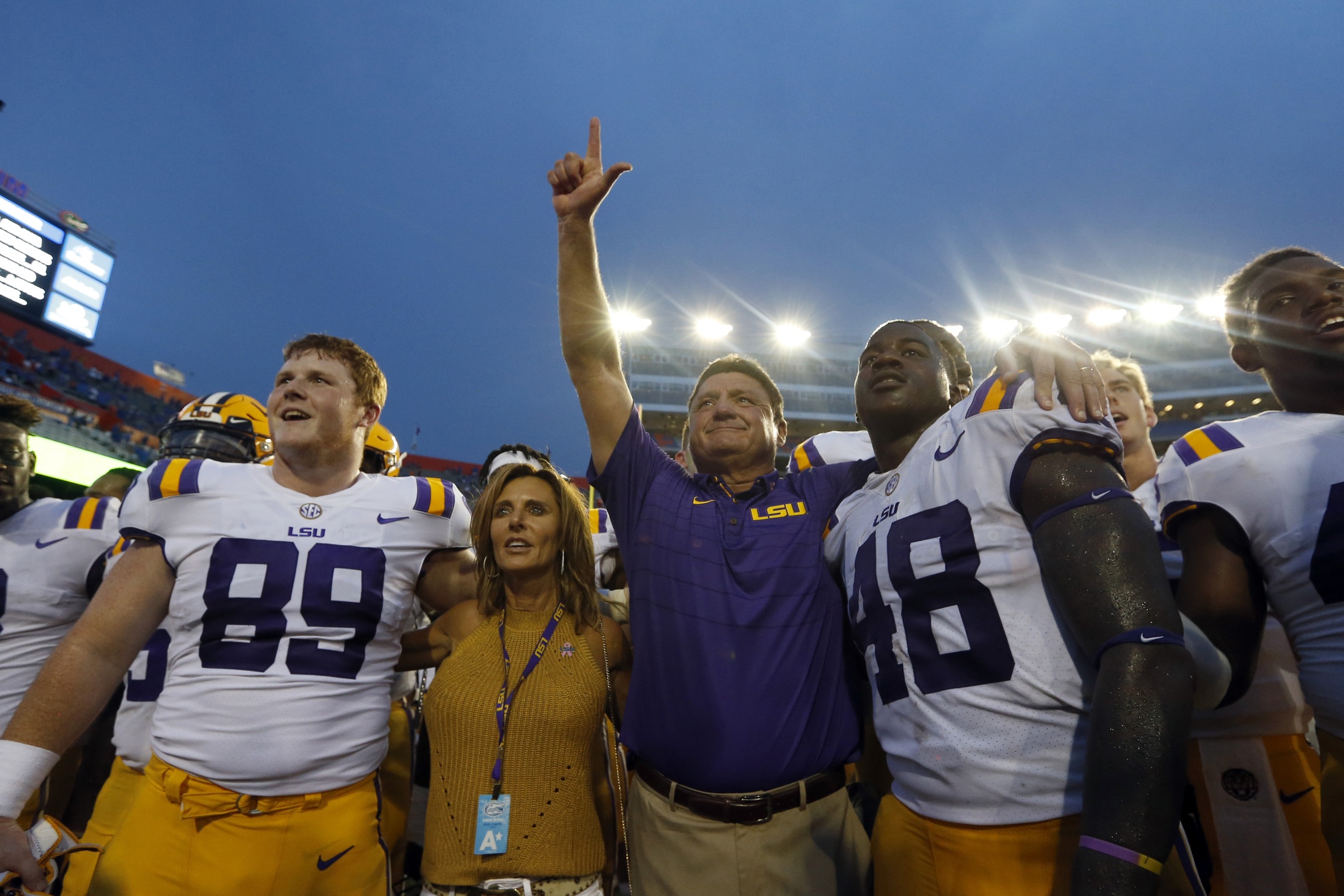LSU upends No. 21 Florida 17-16 in Swamp | wwltv.com
